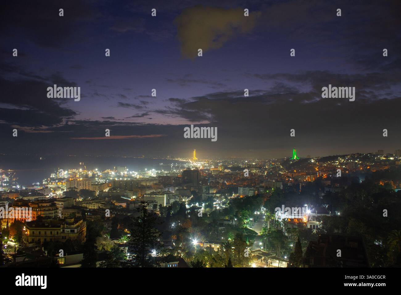 Alger monument nuit Banque de photographies et d’images à haute ...