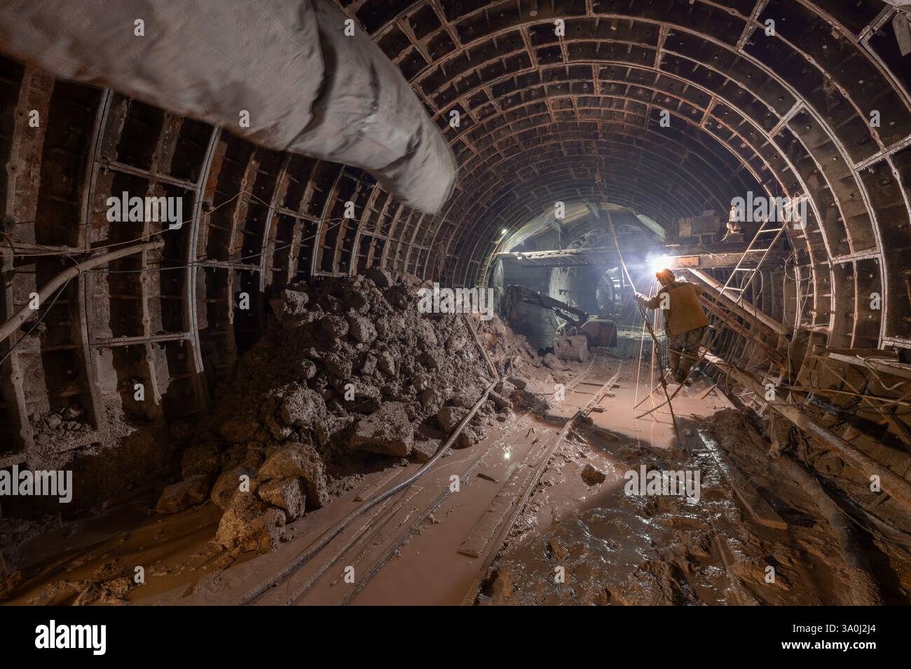 Travaux de chantier souterrain tunel Banque de photographies et d ...