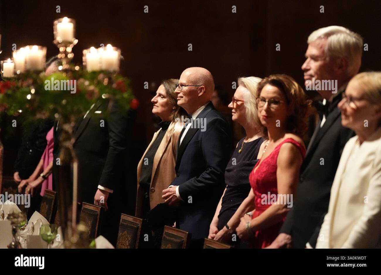 04 mars 2025, Hambourg : Peter Tschentscher (2ème en partant de la ...