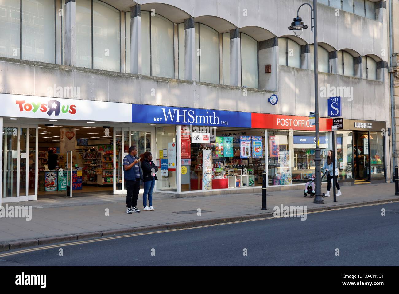 WH Smith shop, High Street, Cheltenham, Gloucestershire, Angleterre. - 4 mars 2025 photo par ...