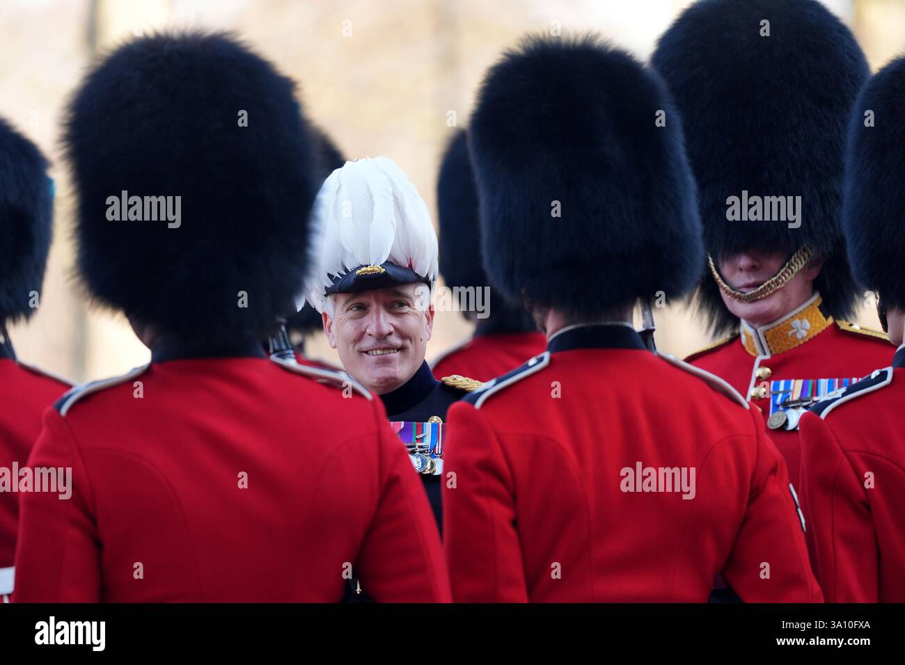 L'officier général commandant la division Household, le major-général ...