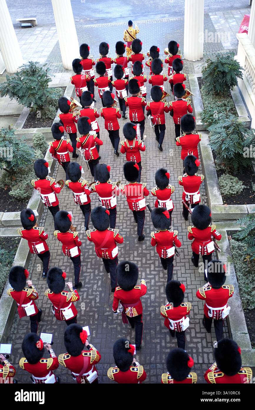 No 7 Company Coldstream Guards, avant une inspection par l'officier ...