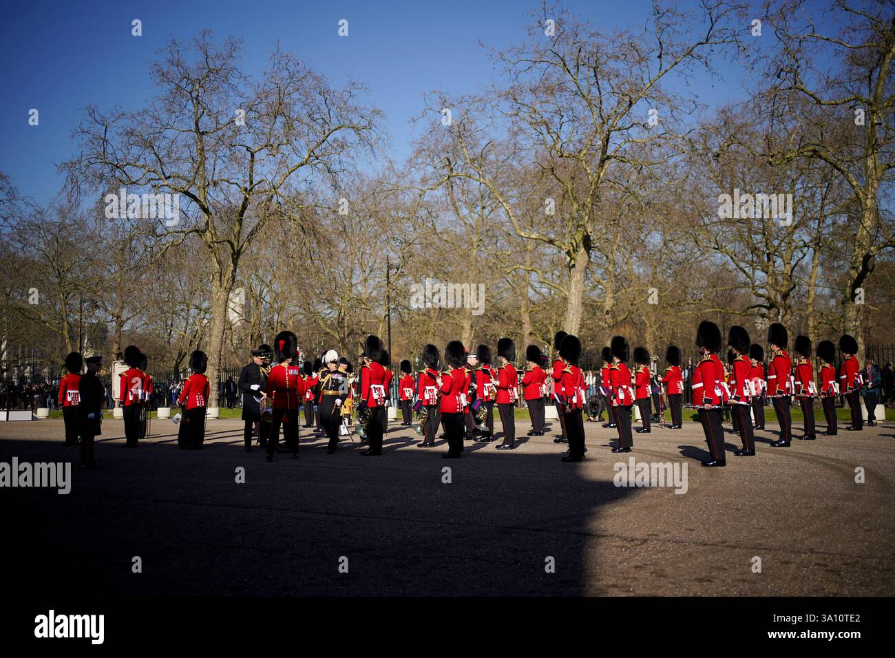 L'officier général commandant la division Household, le major-général ...