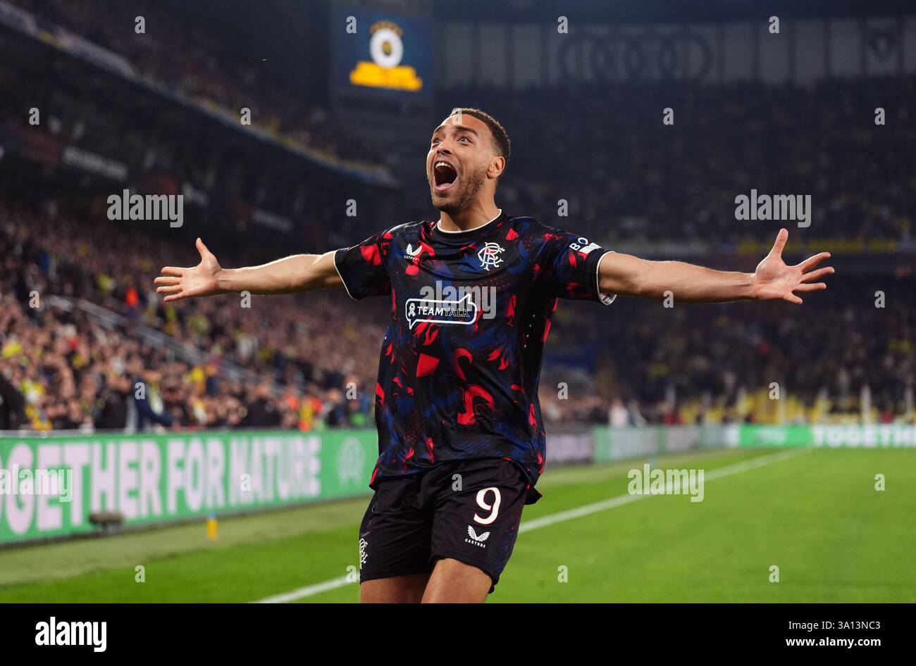 Cyriel Dessers des Rangers célèbre avoir marqué le but d'ouverture lors ...