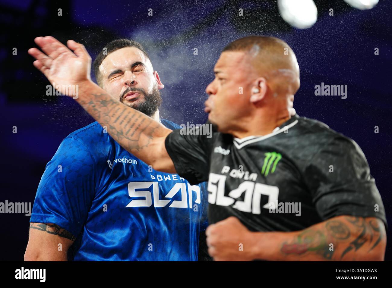 LAS VEGAS, NV - 7 MARS 2025 : Wes Mena et Aaron Turner se rencontrent ...