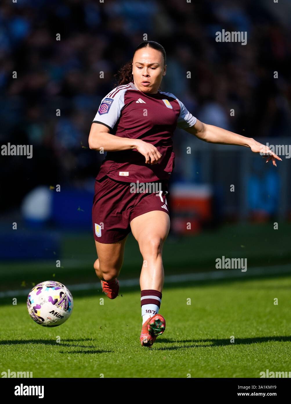 Ebony Salmon d'Aston Villa lors du match de quart de finale de la FA ...