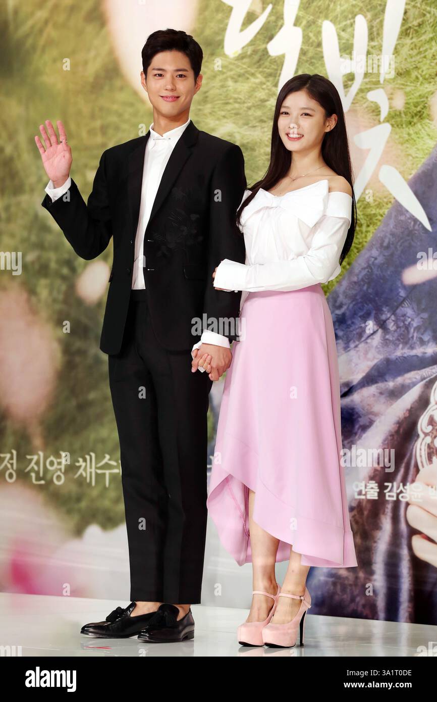 19 août 2016. L'actrice sud-coréenne Kim Yoo-jung et l'acteur Park Bo-gum L'actrice sud-coréenne ...