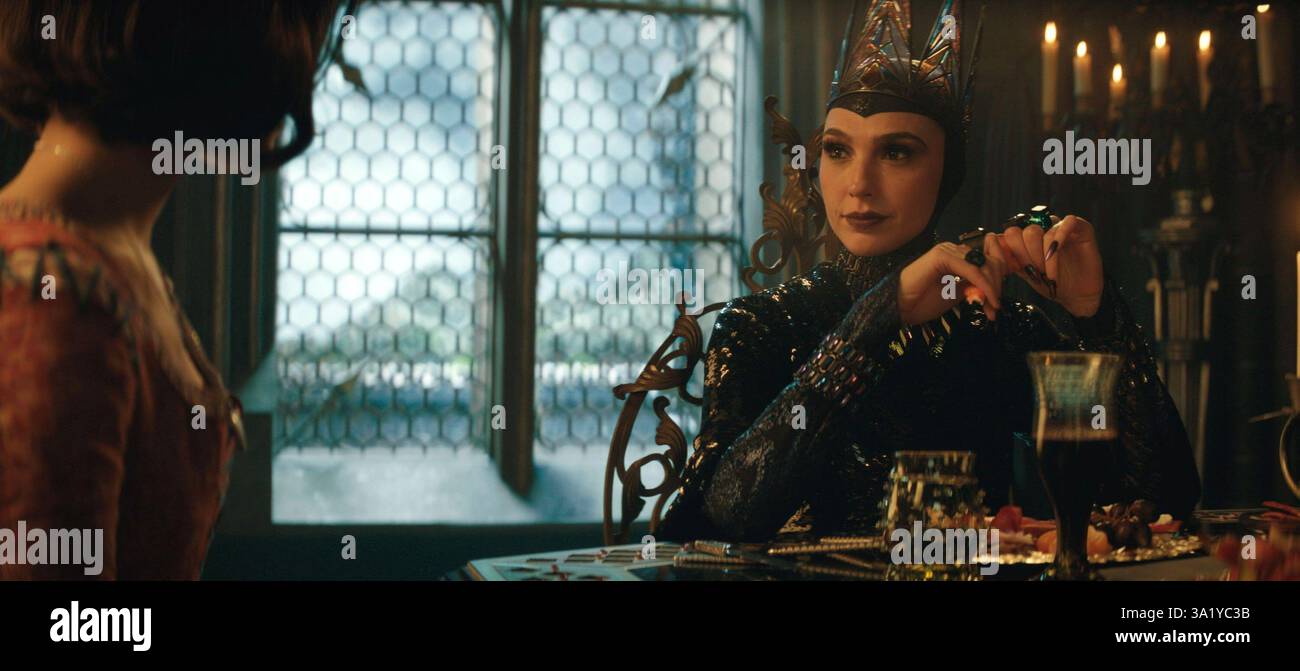 BLANC NEIGE, à partir de la gauche : Rachel Zegler dans le rôle de ...