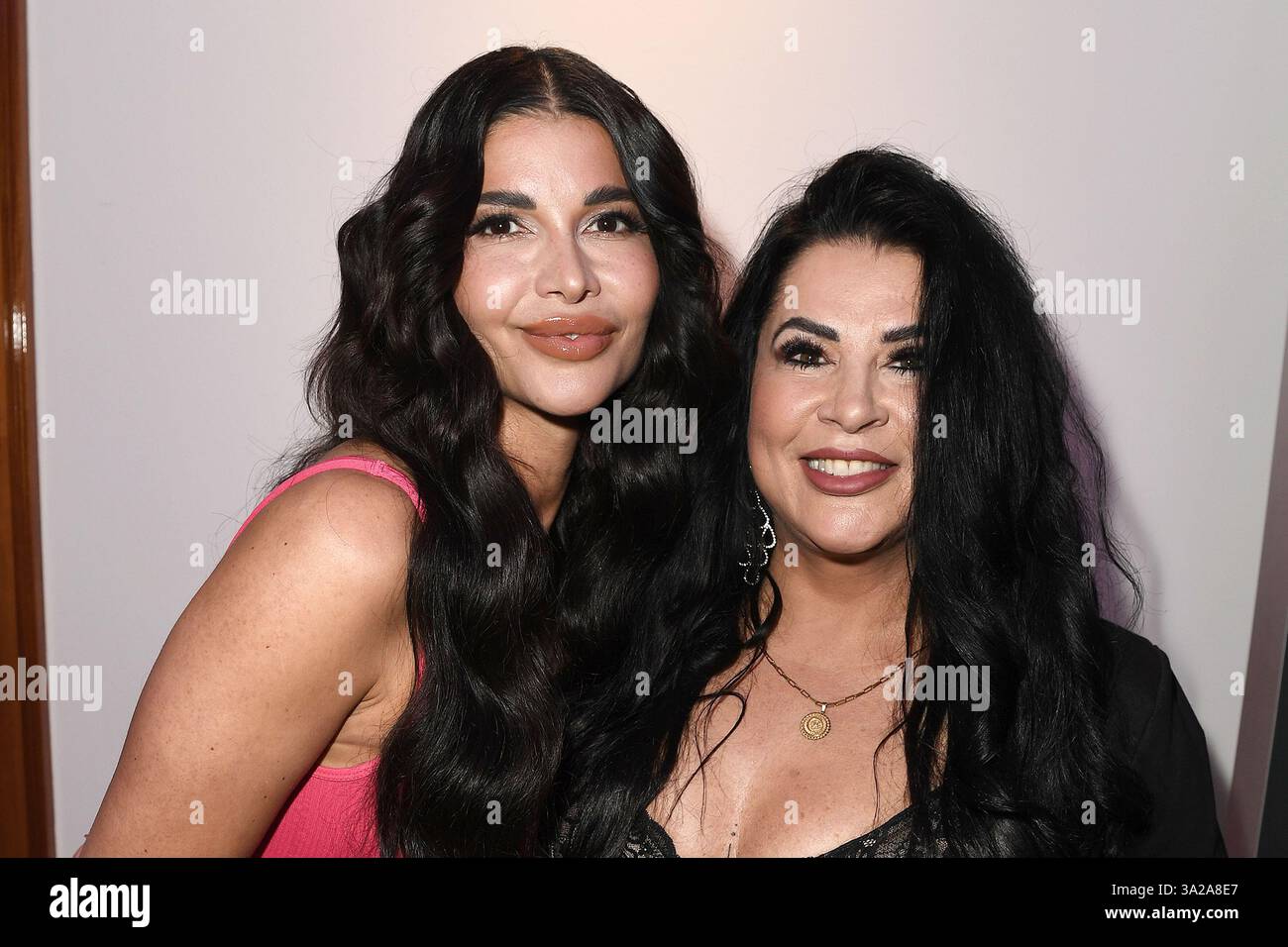 Micaela Schaefer und Iris Klein beim Event zum TV-Start von „couple ...