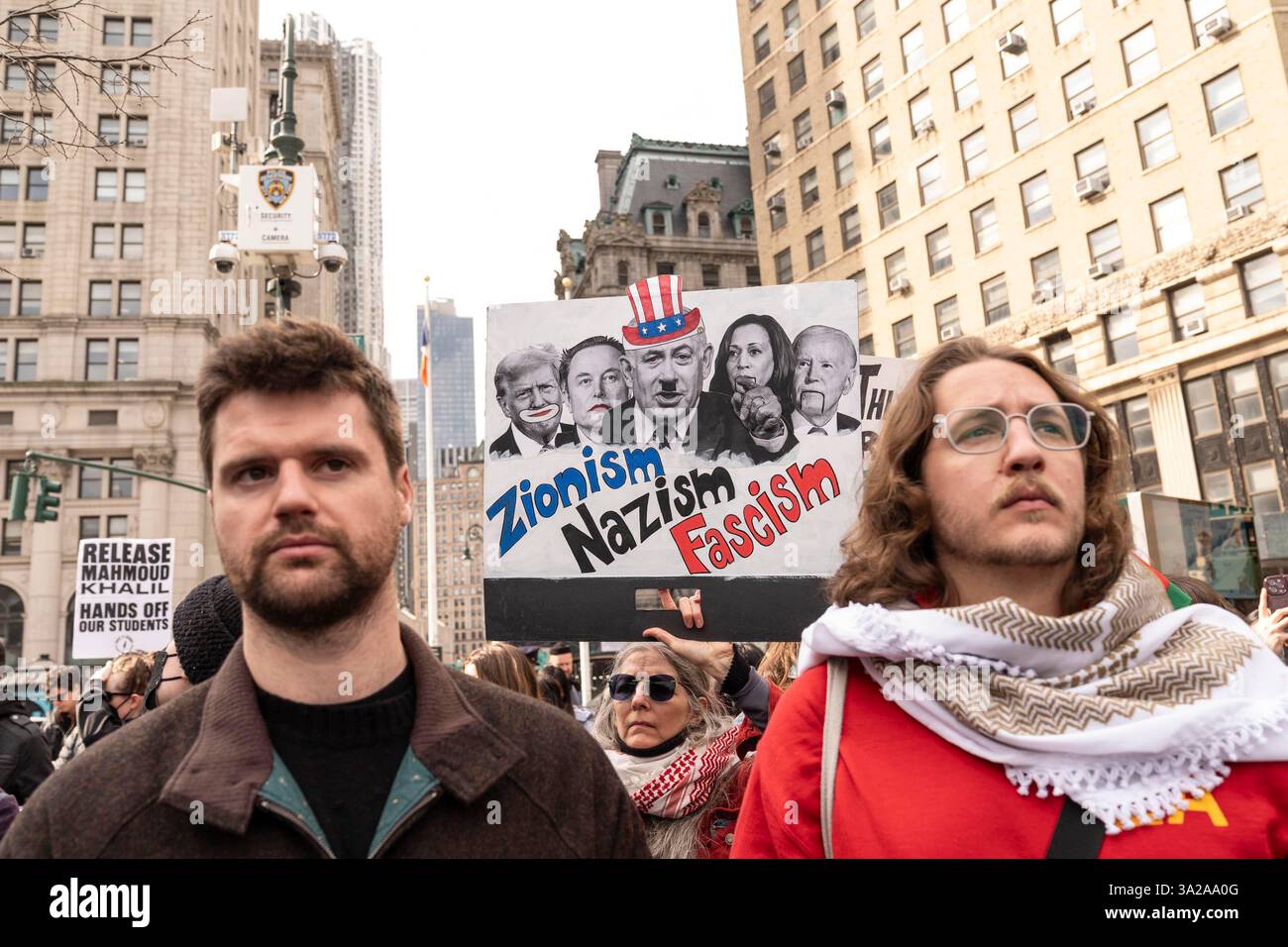 New York, New York, États-Unis. 12 mars 2025. Des centaines de ...