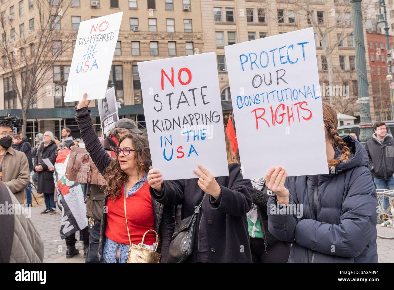 New York, NY, 12 mars 2025 : des centaines de partisans de Mahmoud ...