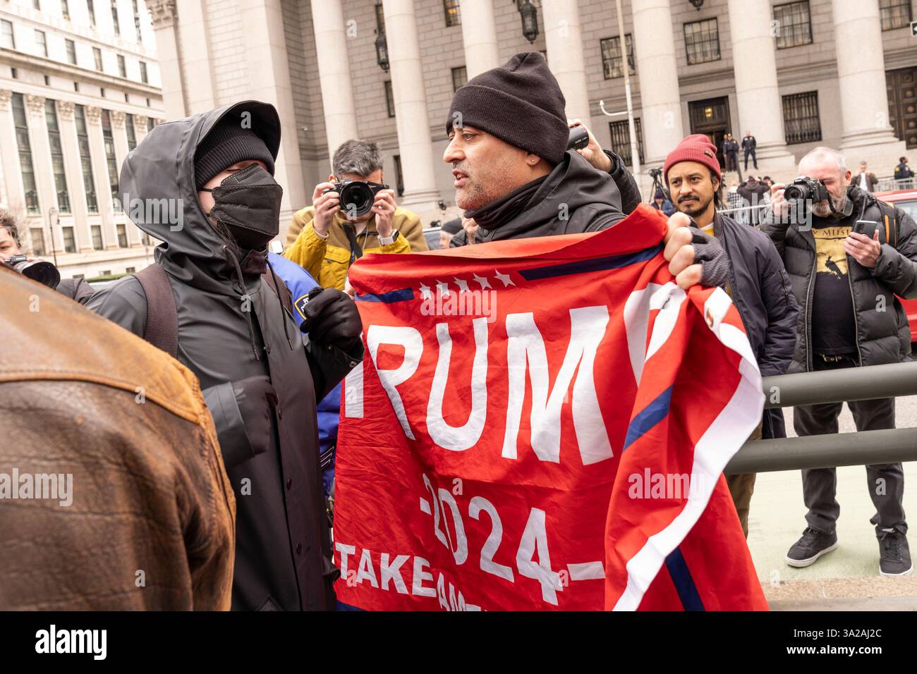 Des centaines de partisans de Mahmoud Khalil se rassemblent sur Foley ...