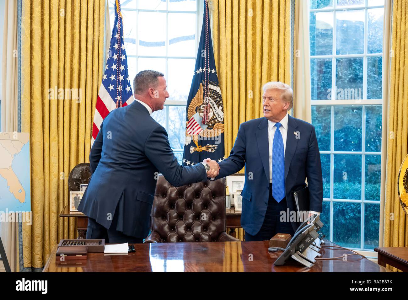 Le président Donald Trump tient une cérémonie de prestation de serment ...