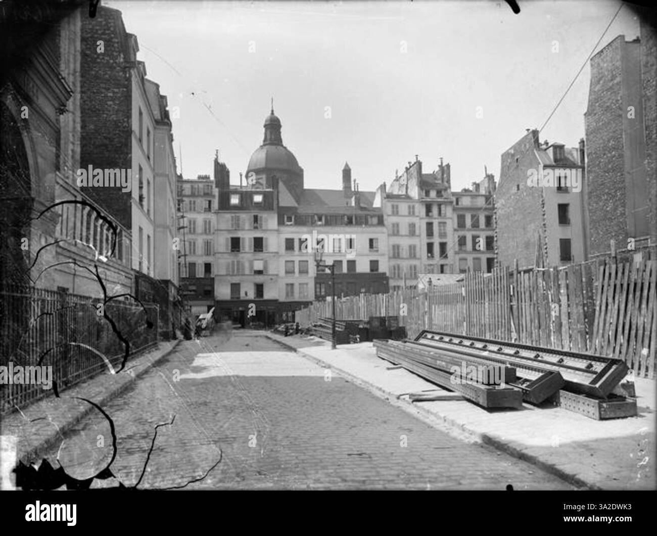Eugène Atget a capturé l'église Saint-Paul-Saint-Louis à Paris ...