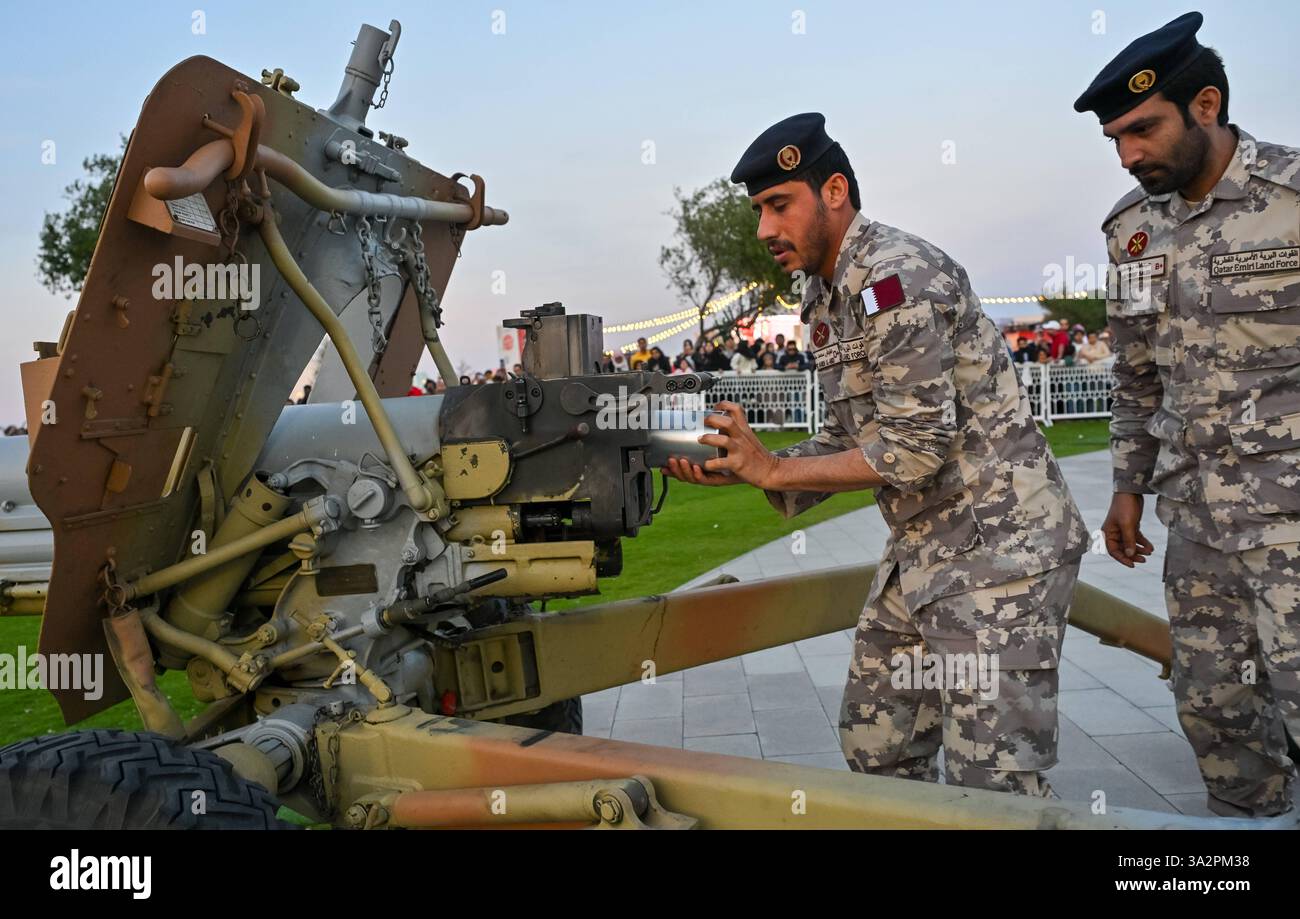 Ramadan Iftar Cannon 2025 à Doha, Qatar les forces armées qatariennes ...