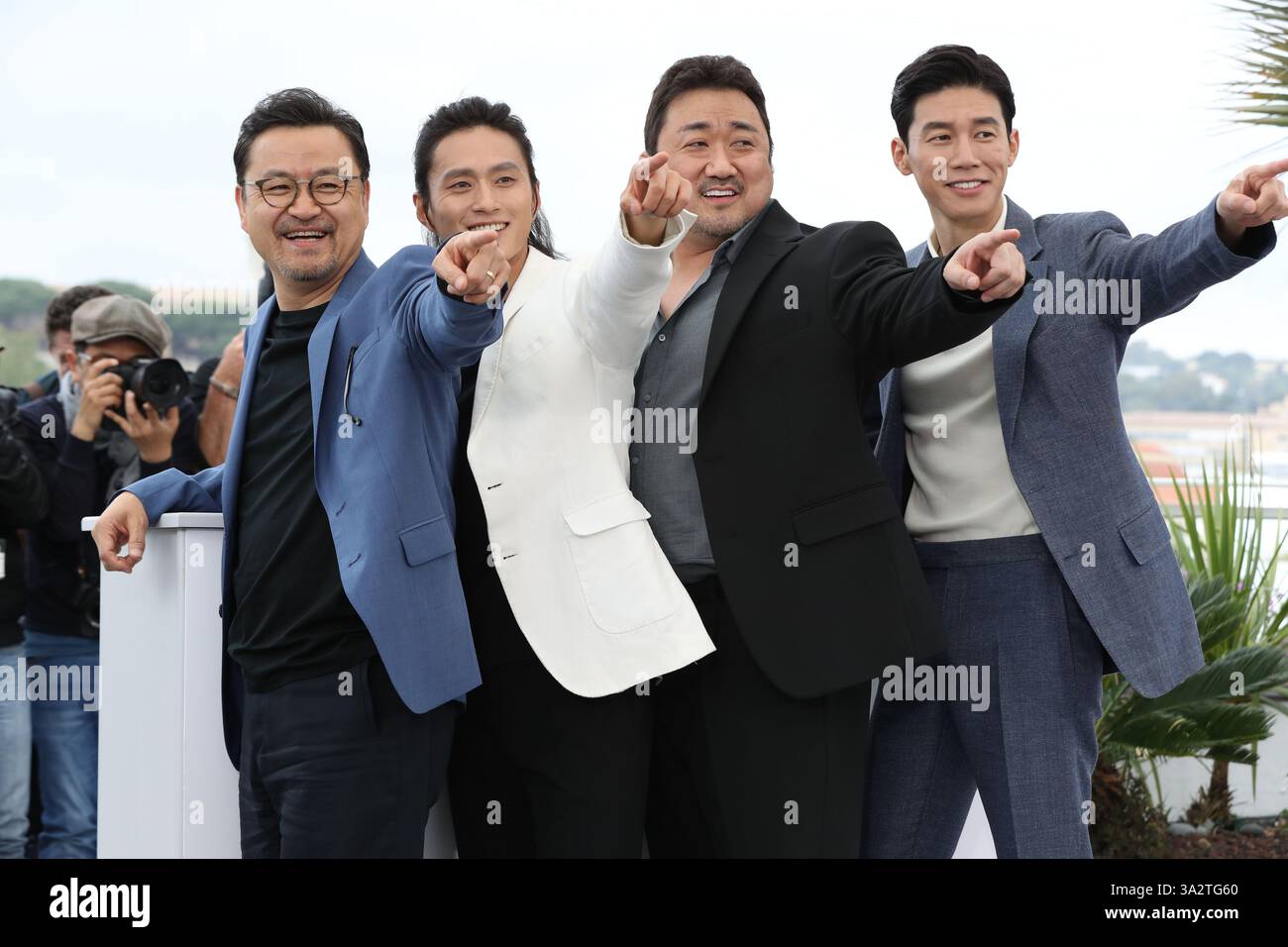 Le réalisateur sud-coréen Lee Won-tae, le chanteur et acteur sud-coréen Kim Sung-Kyu, l'acteur ...