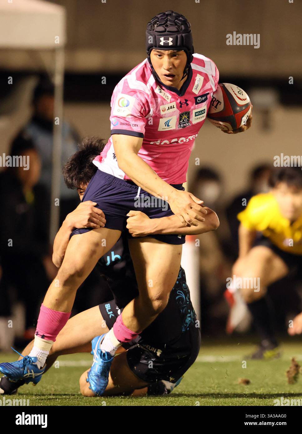 Tokyo, Japon. 14 mars 2025. Soma Matsumoto, aile d-Rocks d'Urayasu, porte le ballon lors d'un ...