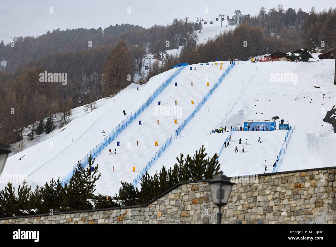 Livigno, Italie. 13 mars 2025. Les athlètes suivent des entraînements ...