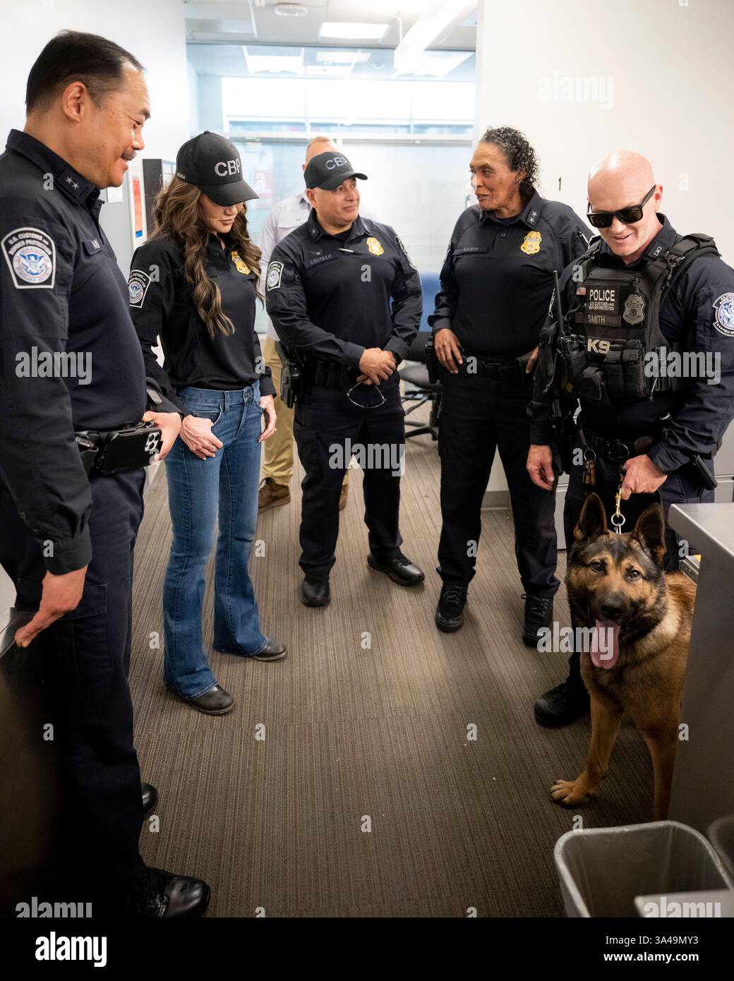 Kristi Noem, secrétaire du Département de la sécurité intérieure (DHS ...