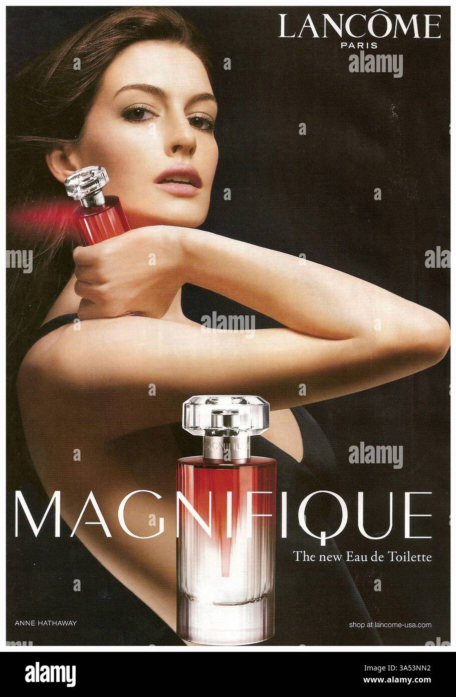 2009 Anne Hathaway pour magnifique parfum par Lancome ad Photo Stock ...