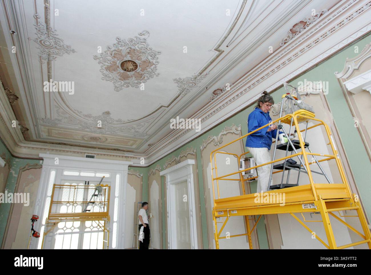 20 mai 2008 - Linda Croxson, à droite, et son partenaire Philip Ward de ...
