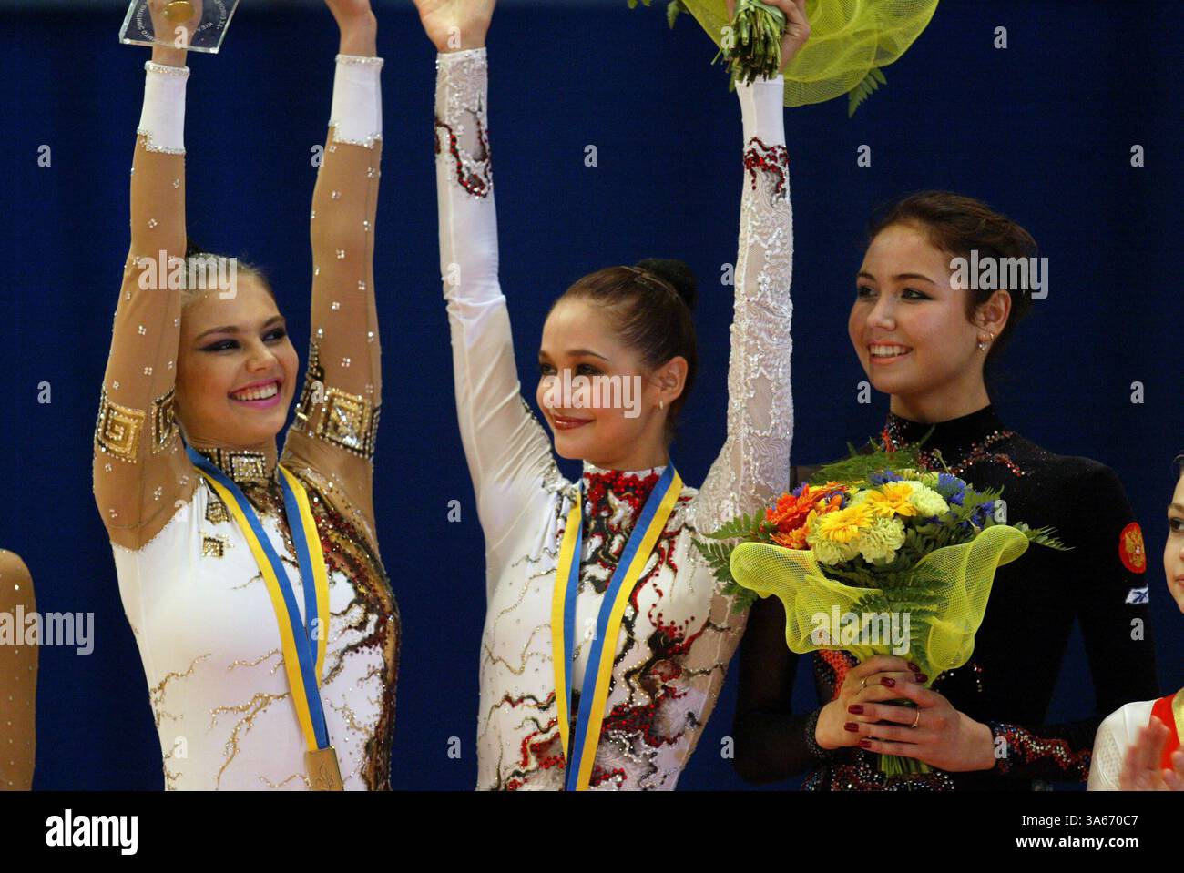 05 juin 2004 ; Kiev, Ukraine ; (G-d) les stars de gymnastique rythmique ...