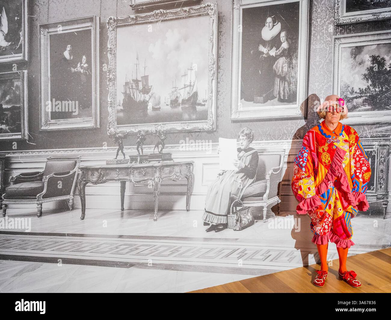 Londres, Royaume-Uni. 25 mars 2025. L'artiste devant 'L'artiste Shirley ...
