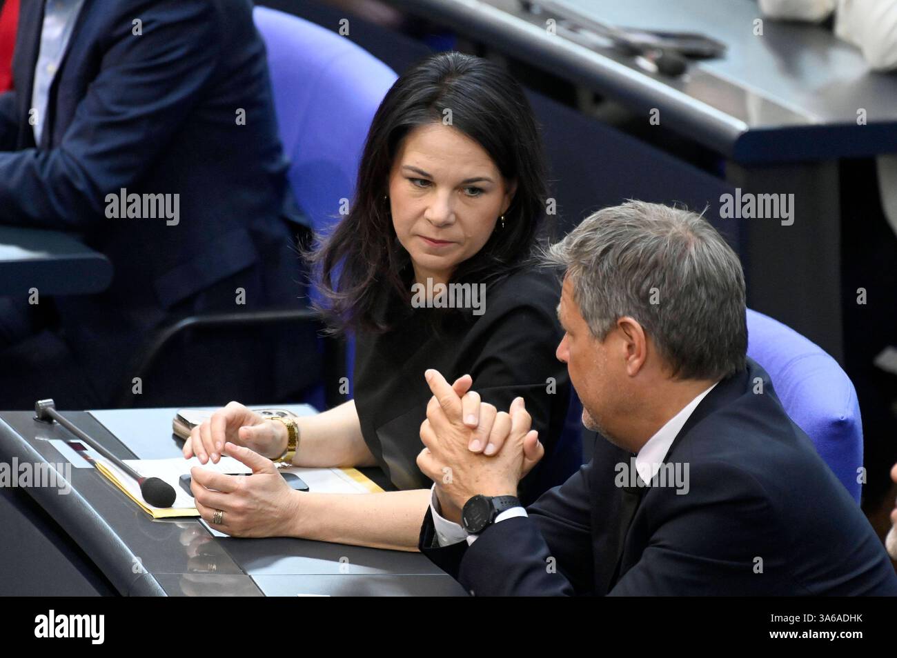 Annalena Baerbock und Robert Habeck in der konstituierenden Sitzung des ...
