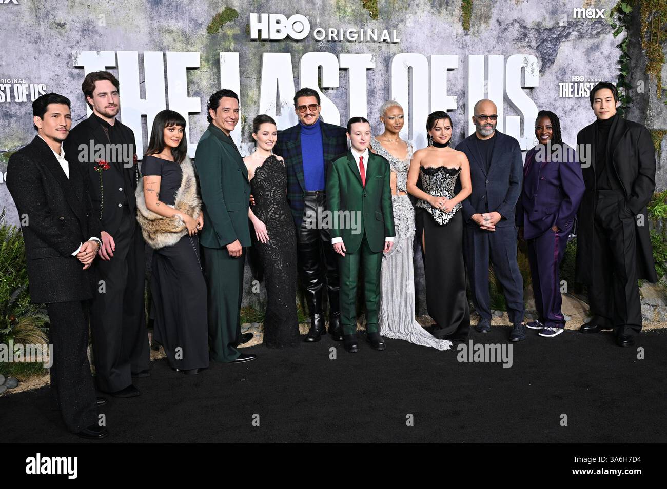 Danny Ramirez, Spencer Lord, Ariela Barer, Gabriel Luna, Kaitlyn Dever ...