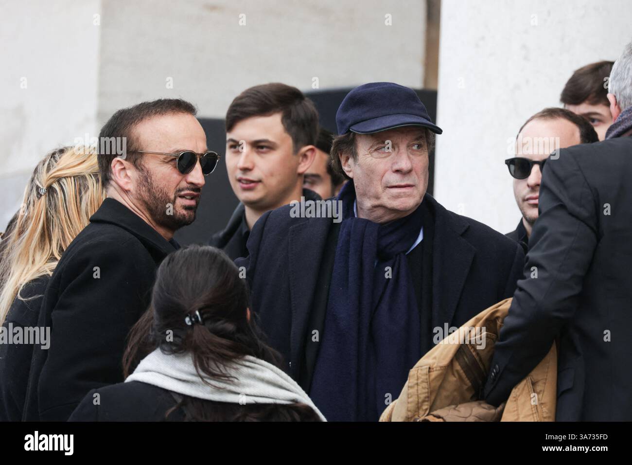 Michel Ferracci et Daniel Russo arrivant aux funérailles de l'actrice ...