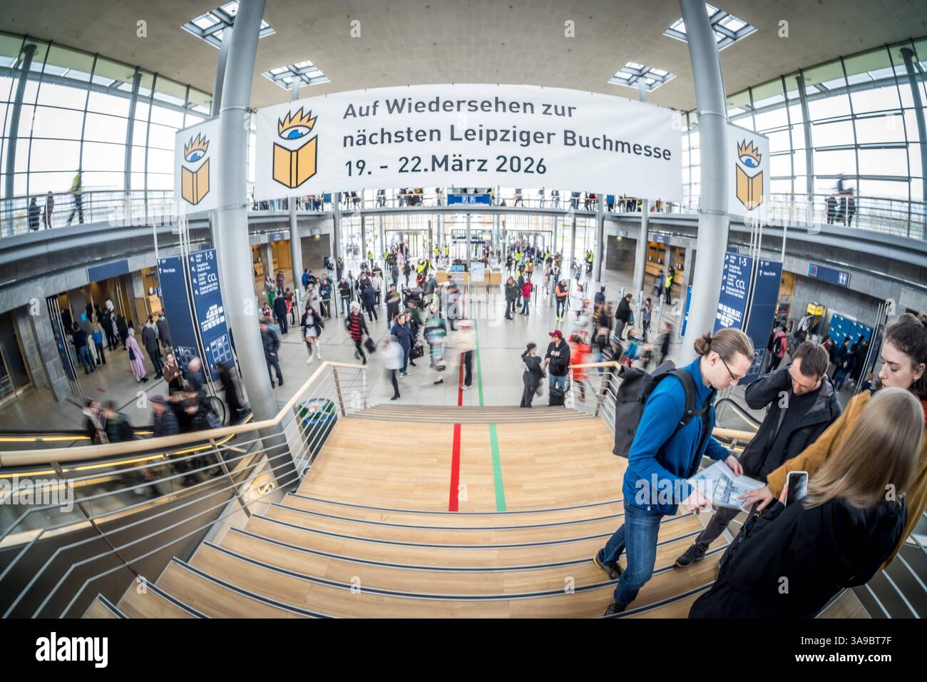 Letzter Tag der Buchmesse 2025. Hinweis auf die Messe 2026, welche vom ...