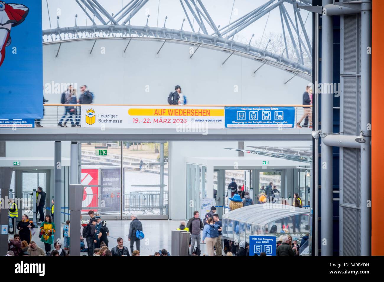 Letzter Tag der Buchmesse 2025. Hinweis auf die Messe 2026, welche vom ...