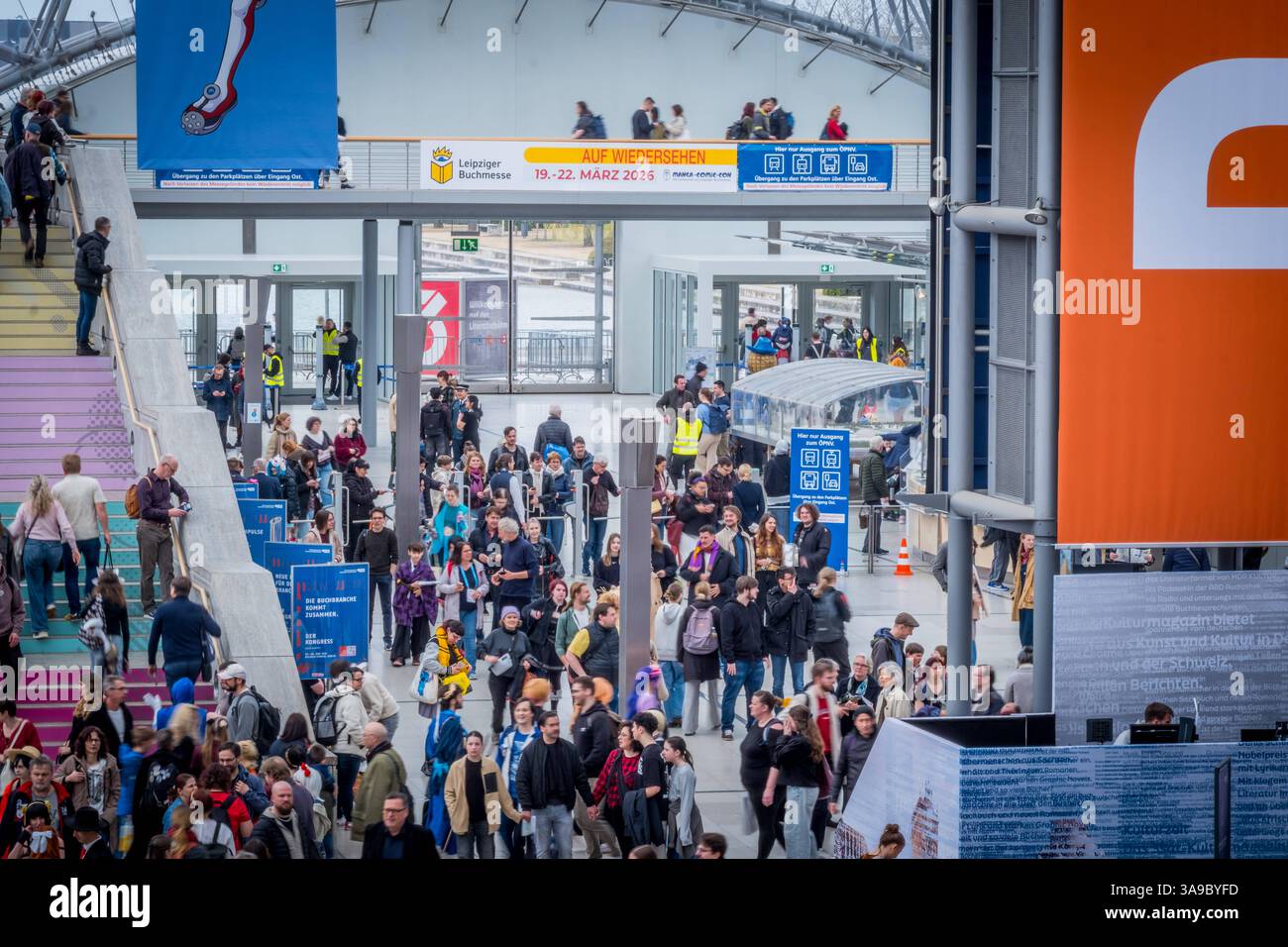 Letzter Tag der Buchmesse 2025. Hinweis auf die Messe 2026, welche vom ...