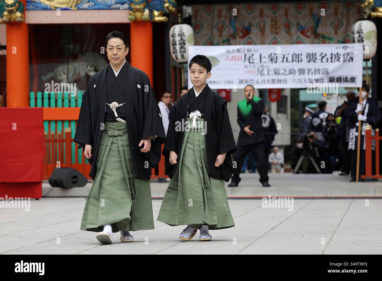 Kabuki actor Onoue Kikunosuke (L) and his eldest son Onoe Ushinosuke ...
