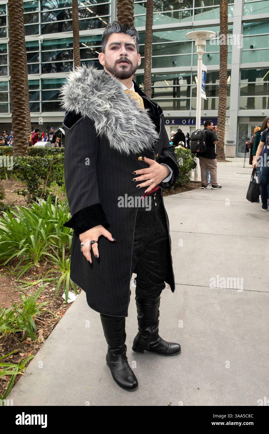 Vampir Cosplayer auf der WonderCon 2025 im Anaheim Convention Center ...