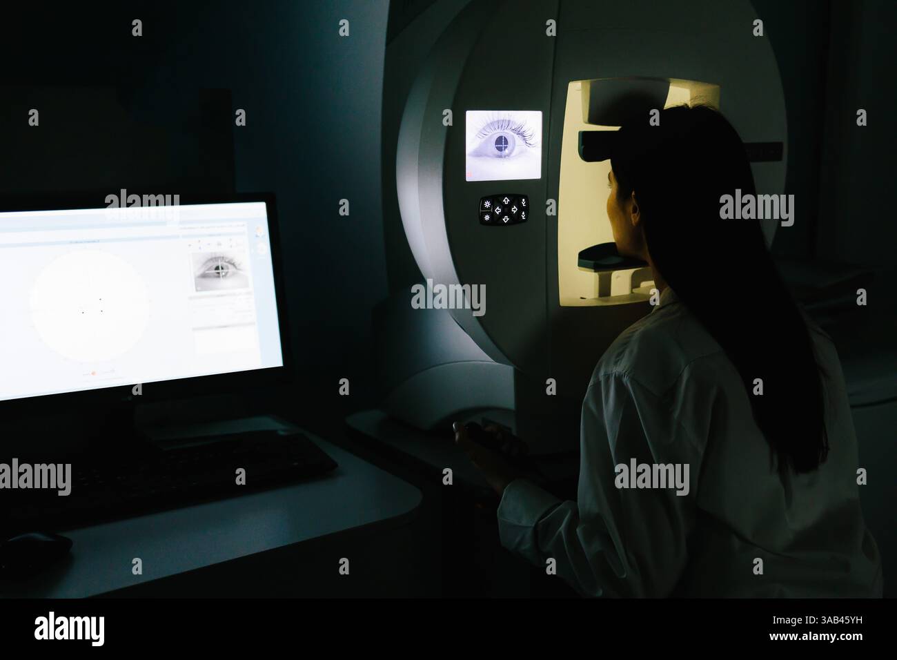 Le test périmétrique du champ visuel aide à détecter le glaucome ...