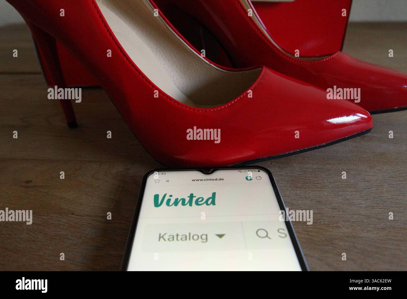 Vinted logo Banque de photographies et d’images à haute résolution - Alamy