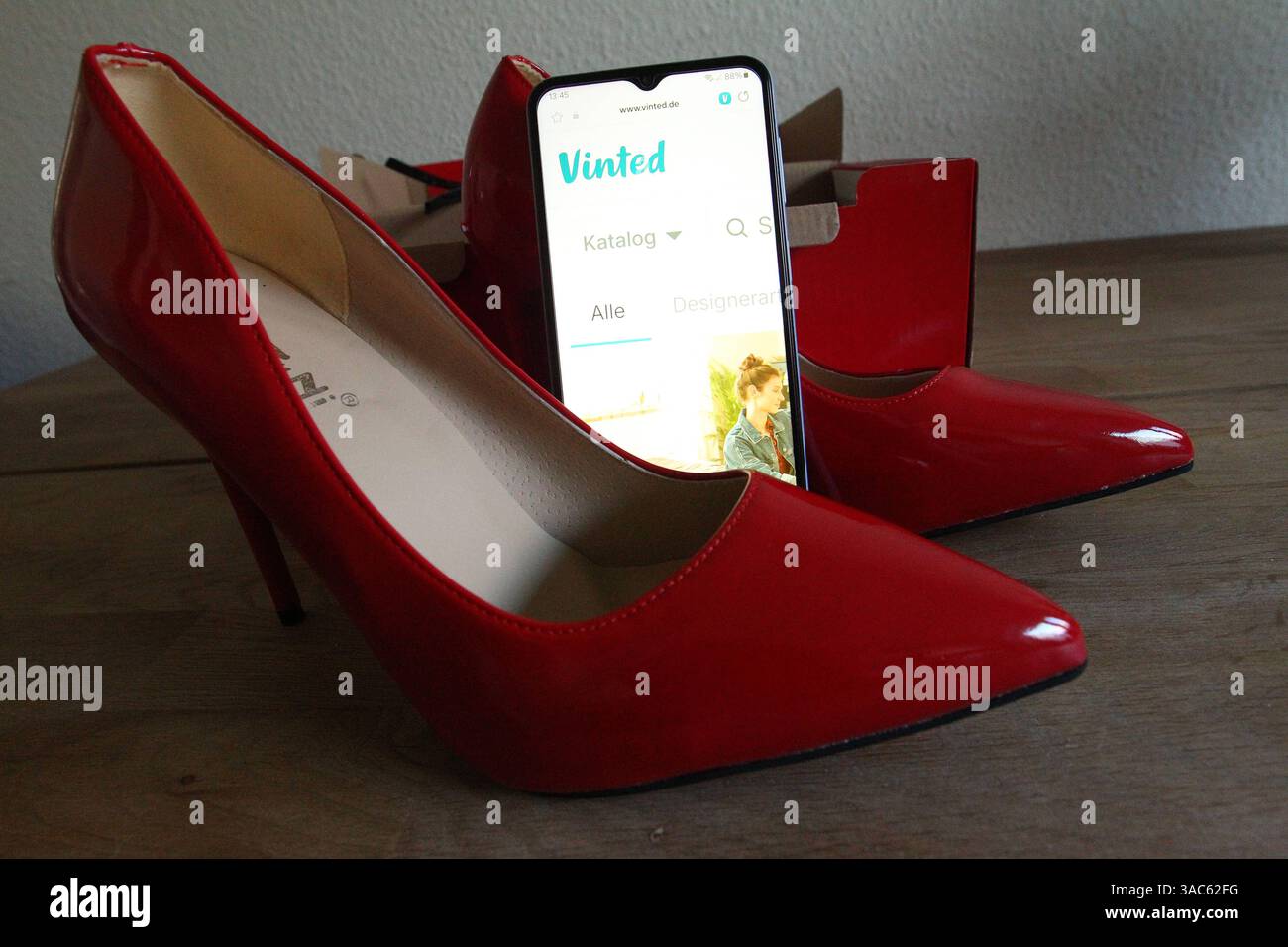 Vinted logo Banque de photographies et d’images à haute résolution - Alamy