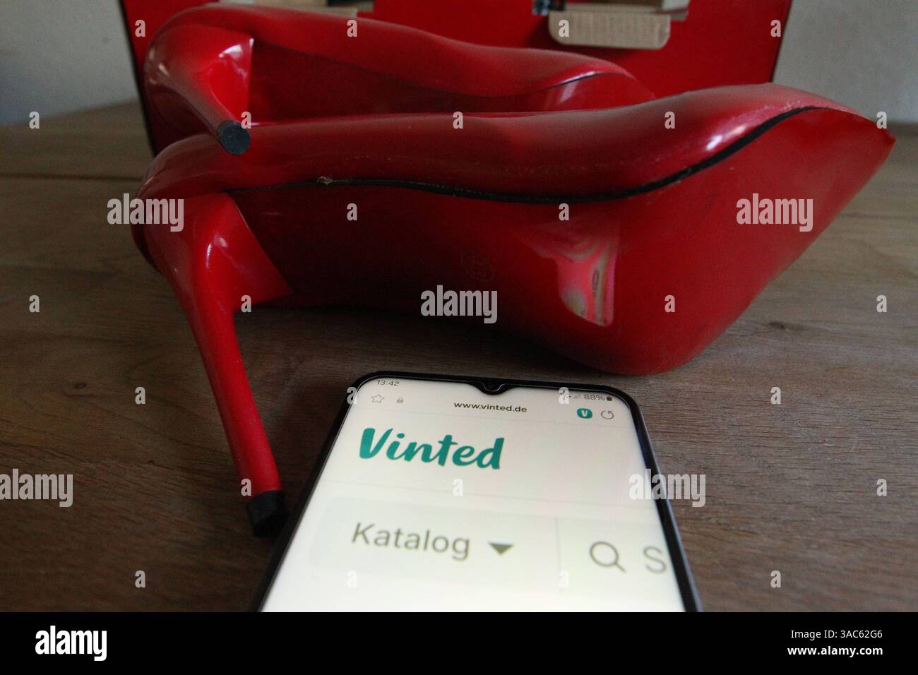 Vinted logo Banque de photographies et d’images à haute résolution - Alamy