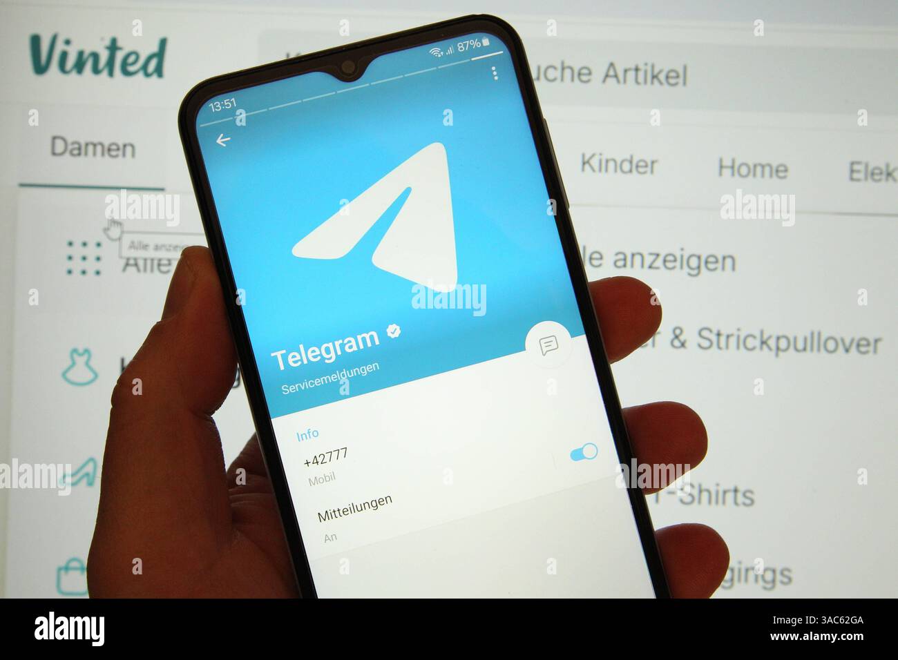 Vinted logo Banque de photographies et d’images à haute résolution - Alamy