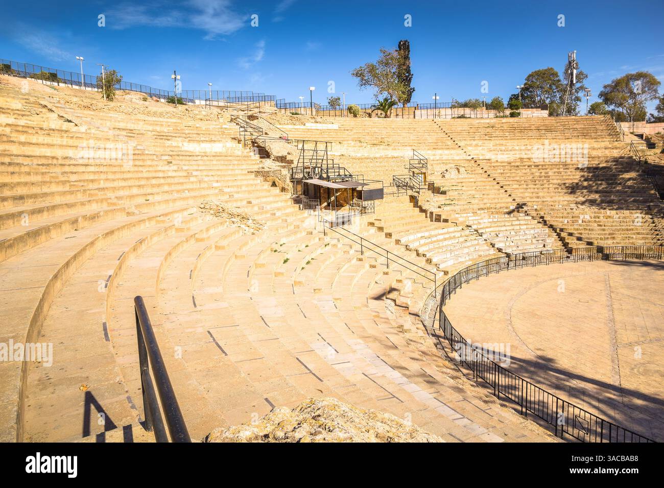 Ruines de l'amphithéâtre de carthage Banque de photographies et d ...