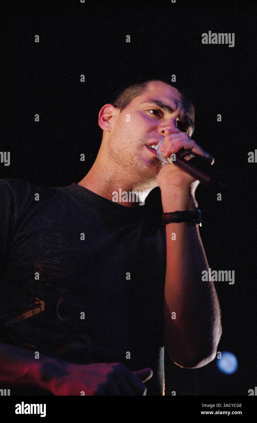 20 février 2002 ; Paris, FRANCE ; le chanteur/compositeur DRYDEN ...