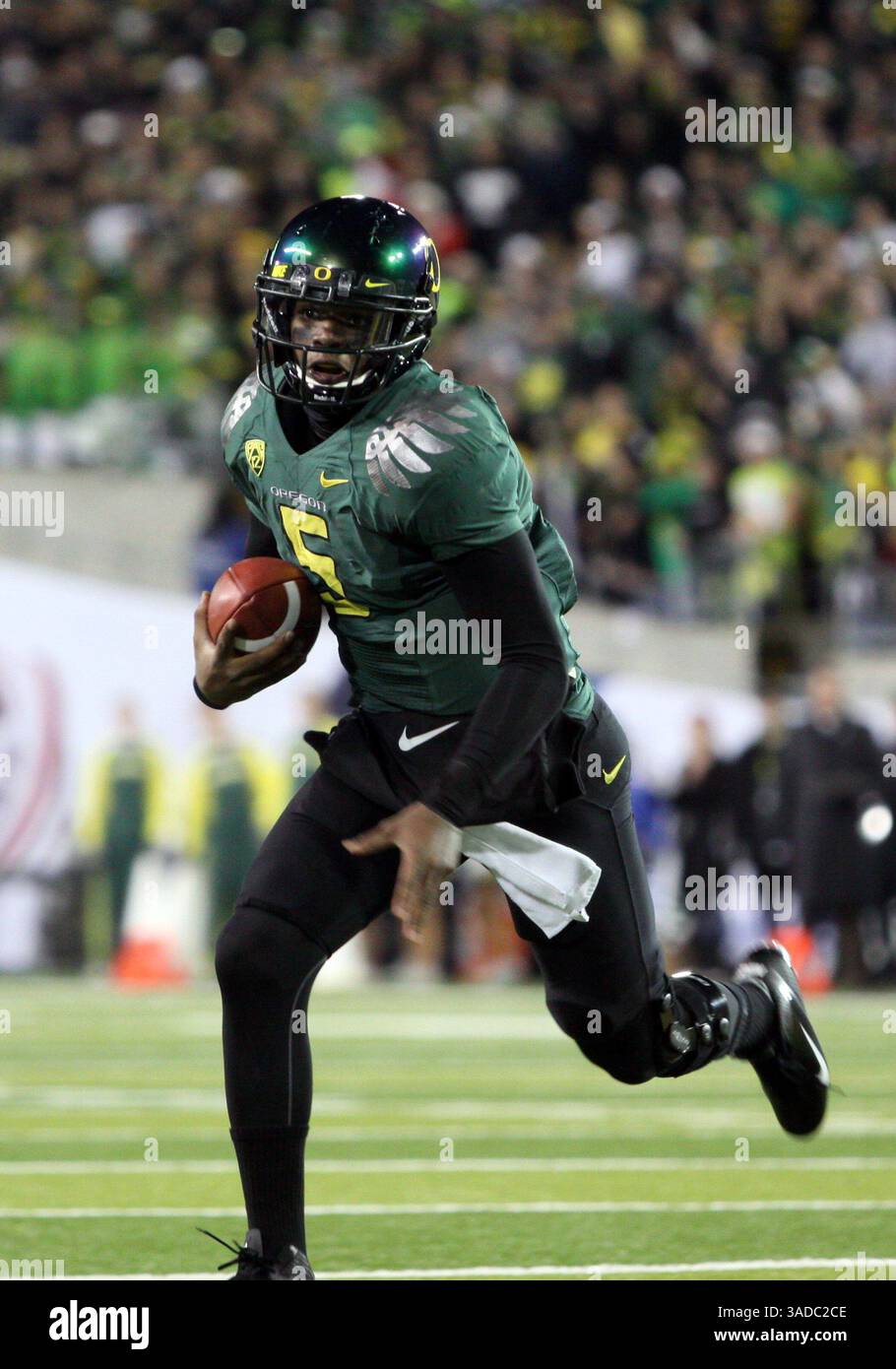02 décembre 2011 : #5 Darron Thomas marque un touchdown lors du ...