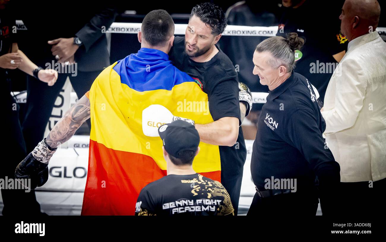 ROTTERDAM - Jamal Ben Saddik en action contre Cristian Ristea lors de Glory 99 à Ahoy. ANP ROBIN ...