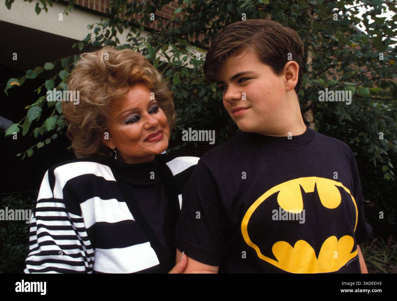 01 mai 1987 ; Fort Mill, SC, États-Unis ; TAMMY FAY BAKER avec son fils ...