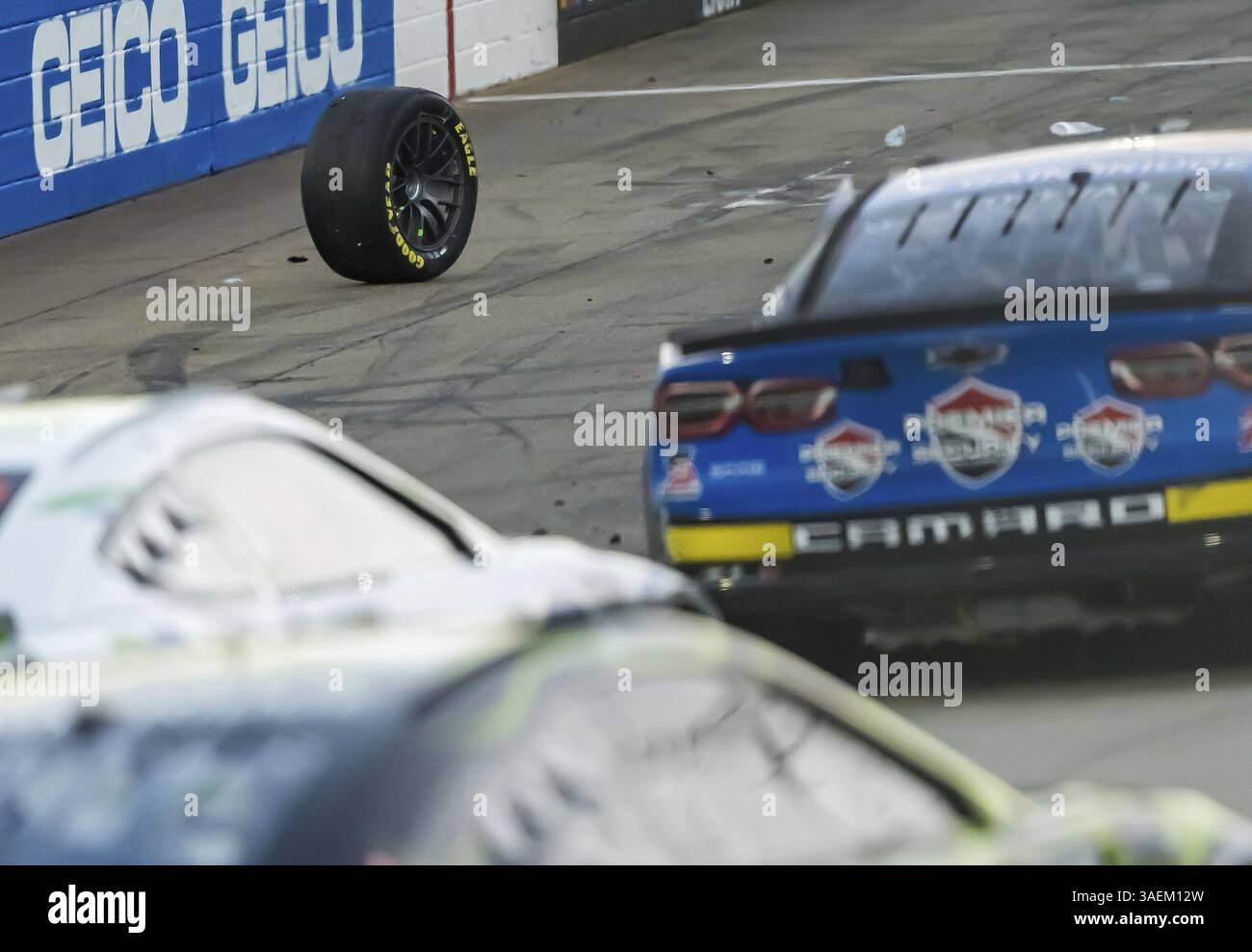 Le pilote Xfinity 500, KYLE BUSCH (8) de Las Vegas, Nevada, fait preuve ...