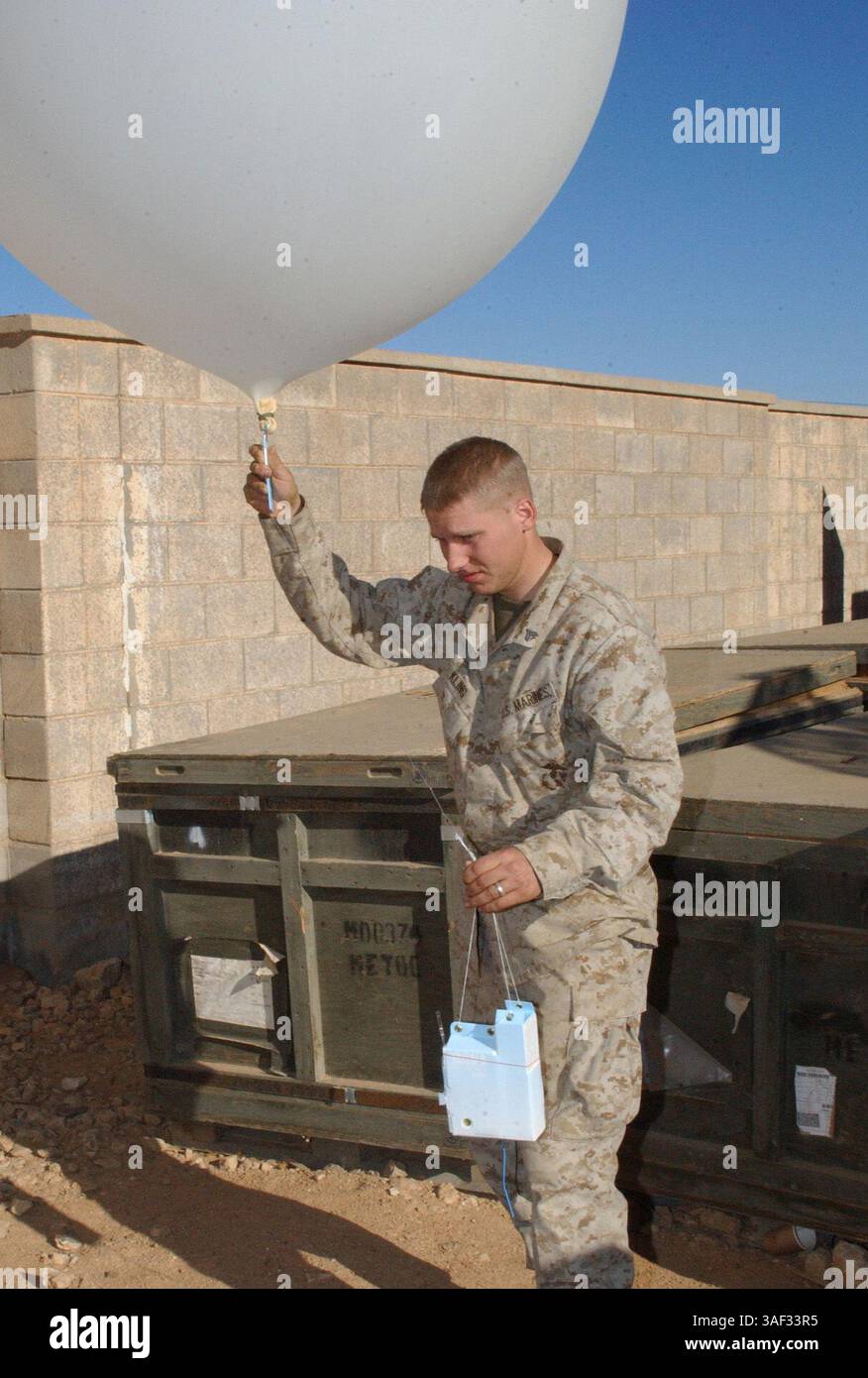 04 déc. 2004 ; Camp Korean Village, Irak ; le Cpl. JOHN M. KING ...