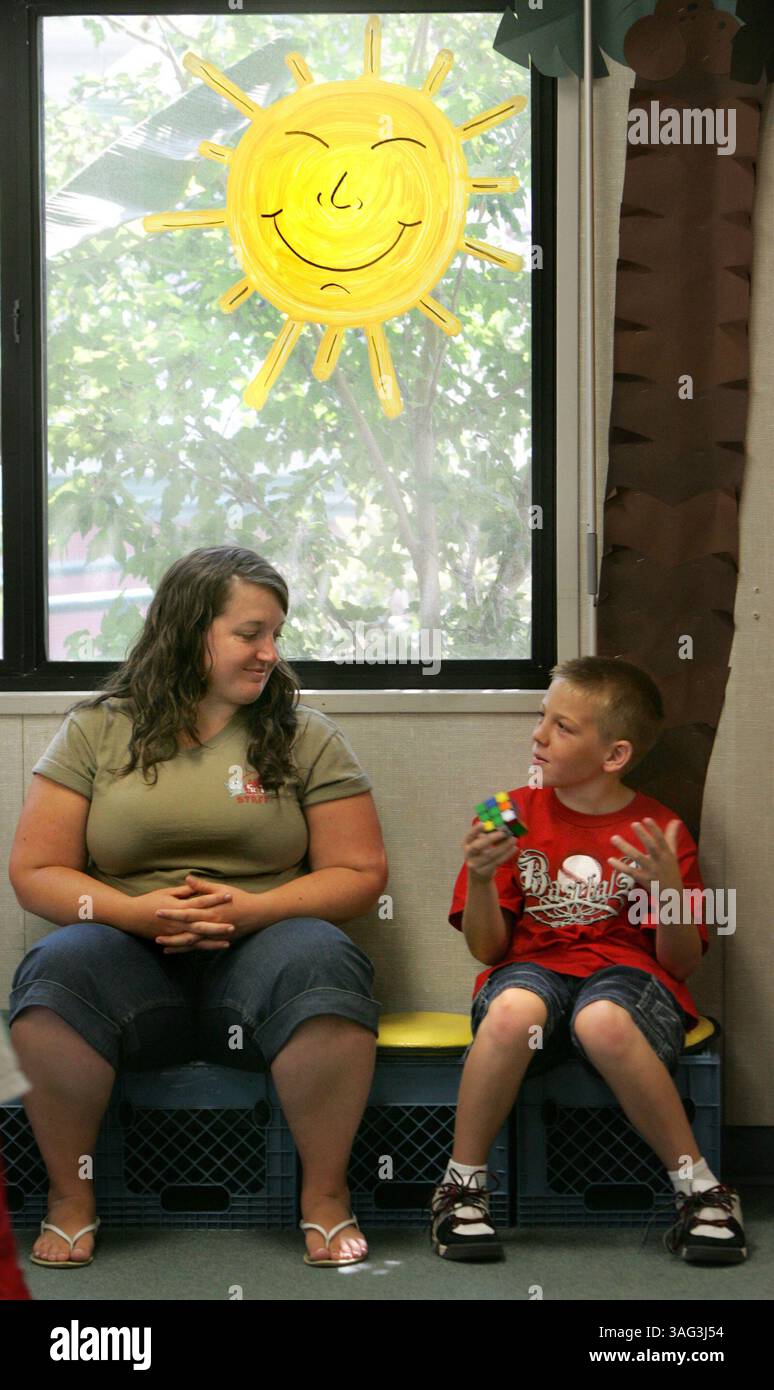 Garder les enfants divertis Banque de photographies et d’images à haute ...