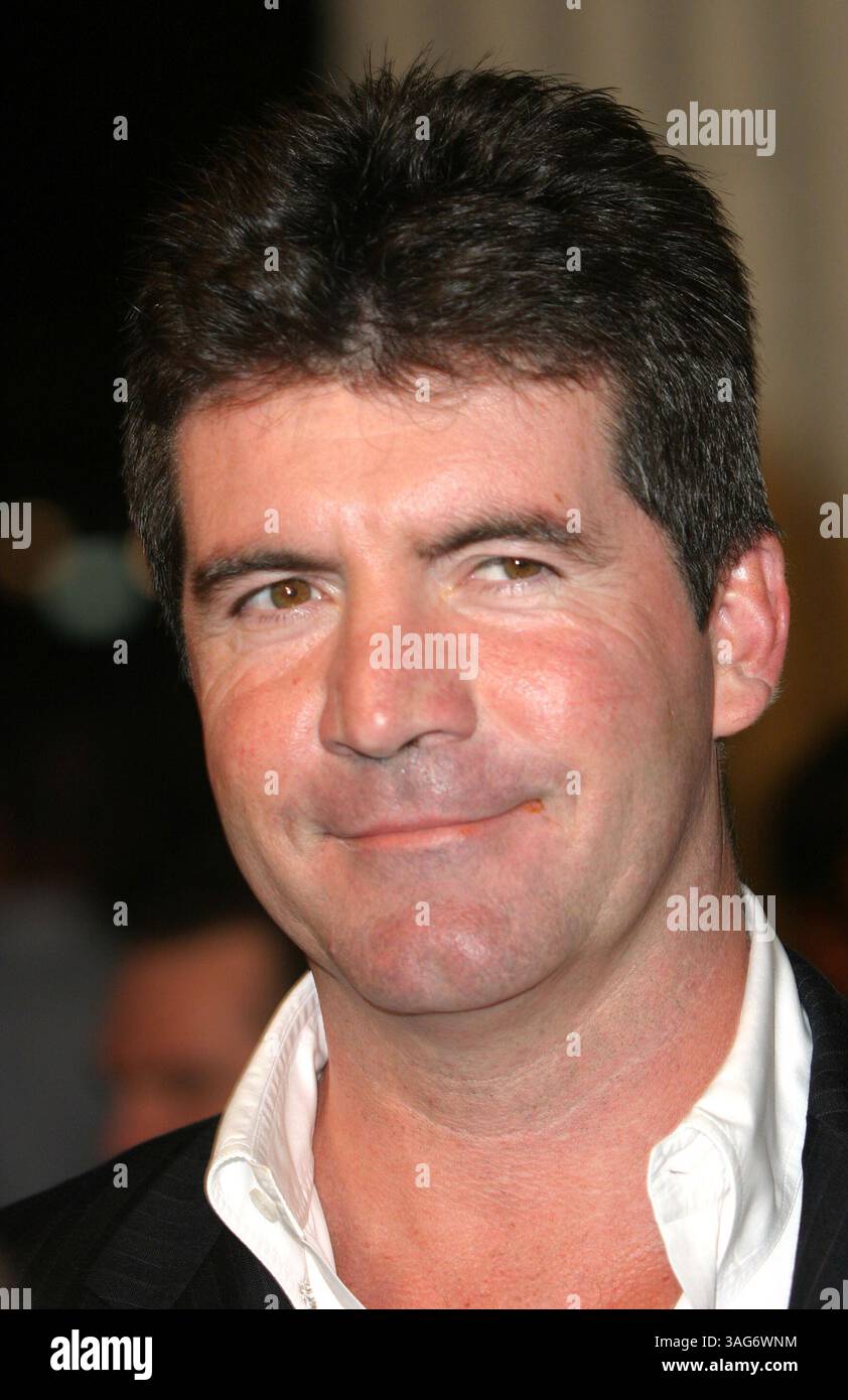 20 octobre 2003 ; Westwood, CA, États-Unis ; SIMON COWELL à l'avant ...