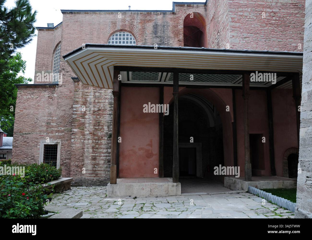 Le bâtiment utilisé comme tombe du sultan Mustafa I et du sultan ...